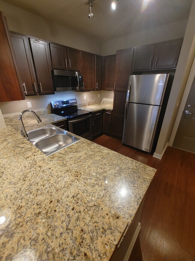 Shadow Lake Square Apartments | Creighton University | Off-Campus ...