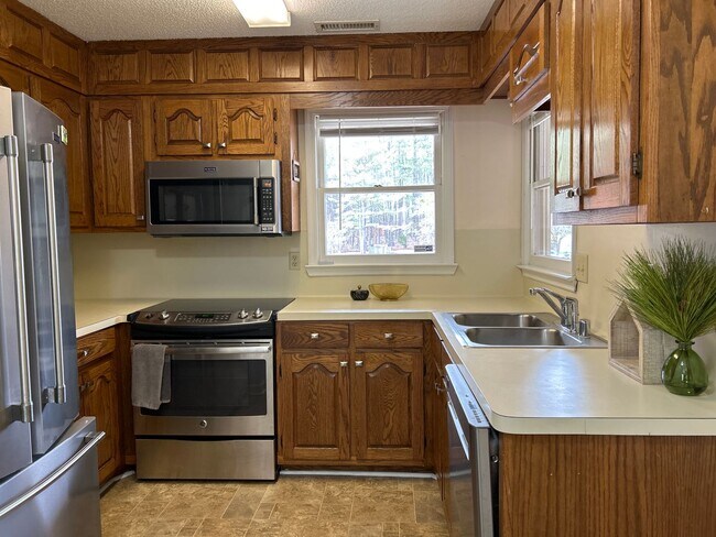 Move in special, half off first month rent Condo - Condo for Rent in ...