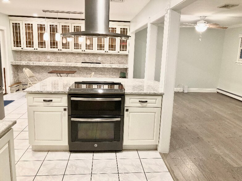 6 Lisa Ct - House for Rent in Woodbury, NY | ForRent.com