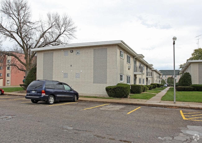 High Meadows Apartments For Rent in Dekalb, IL | ForRent.com