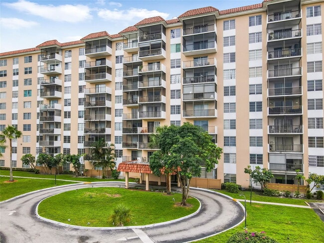 4174 Inverrary Dr Condo Unit 912 - Condo for Rent in Lauderhill, FL ...