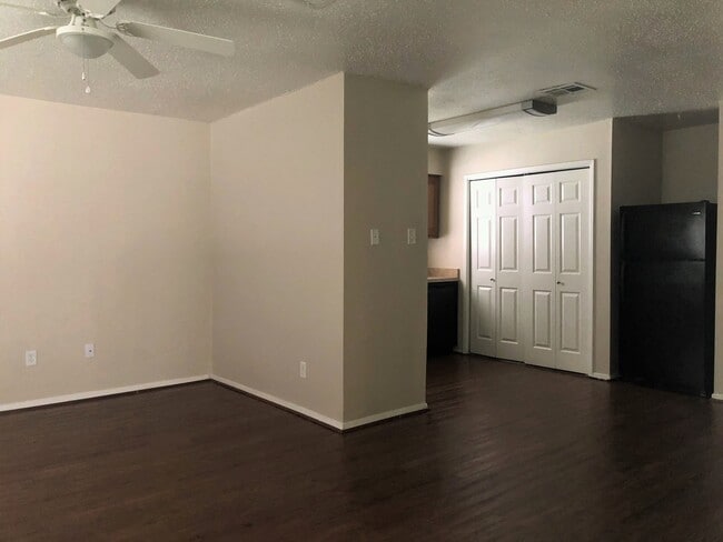 3 Bed House w/ Extra Room & Private Backyard - House Rental in College ...