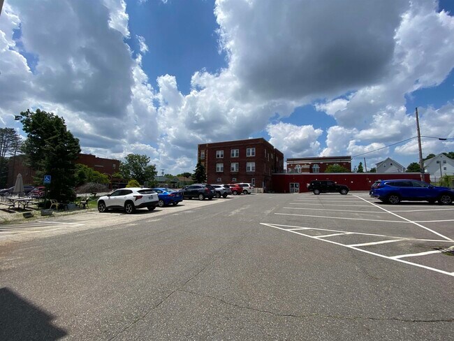15 W Broadway Unit I - Derry, NH | ForRent.com