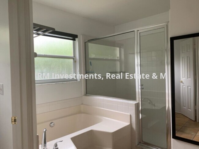 3 bed 2 bath house with spacious driveway Rental For Rent in Orlando ...