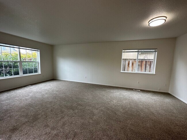 2368 NE Dutch Lane ~ Beautifully Refreshed... - House Rental in ...