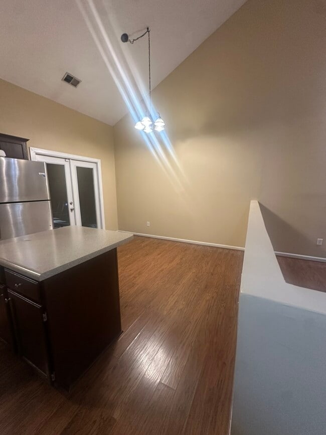 1381 The Kings Ct Off-Campus Housing, Lexington, KY