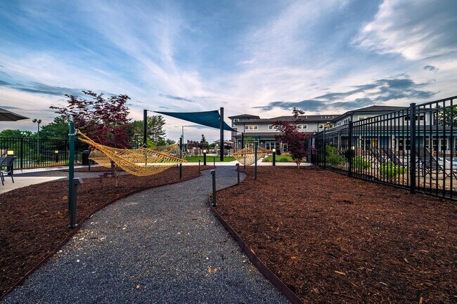 Foxridge Apartment Homes | Virginia Tech | Off-Campus Housing Search