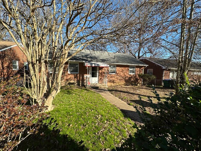 3 bedroom house in Fulton Hill! Laundry, C... Rental - House Rental in ...