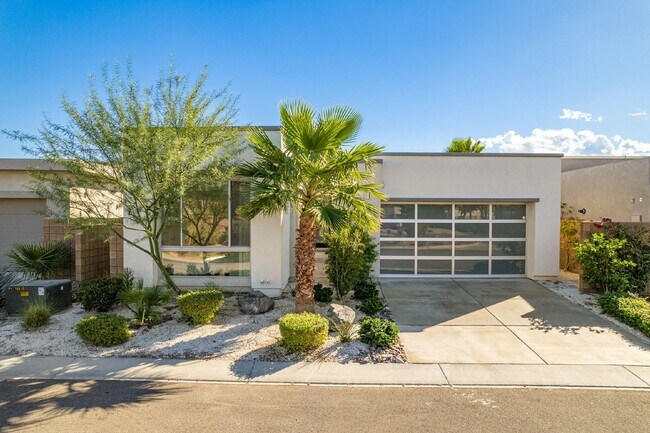 Luxury Modern Stunning House. Gustavo Lope... - House Rental in Palm ...