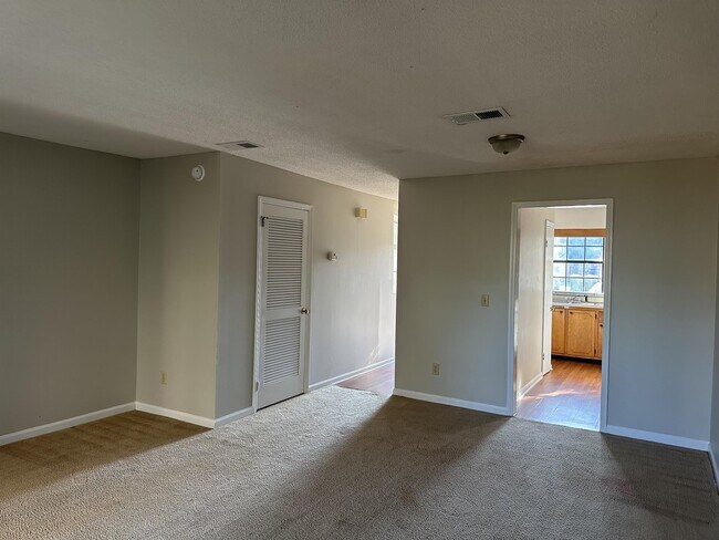 902d W Pine St - Townhome Rental in Hinesville GA | ForRent.com