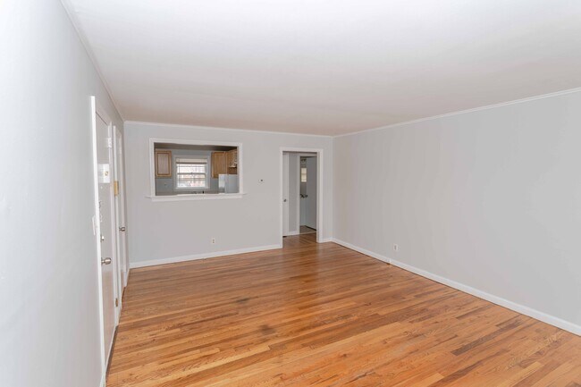 197 Quaker Ln S Apartment Unit 2 - West Hartford, CT | ForRent.com
