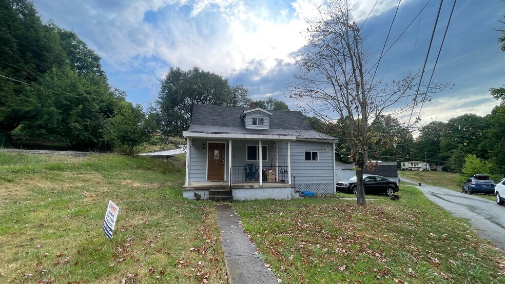 32 Walkertown Hill Rd - House for Rent in Daisytown, PA | ForRent.com