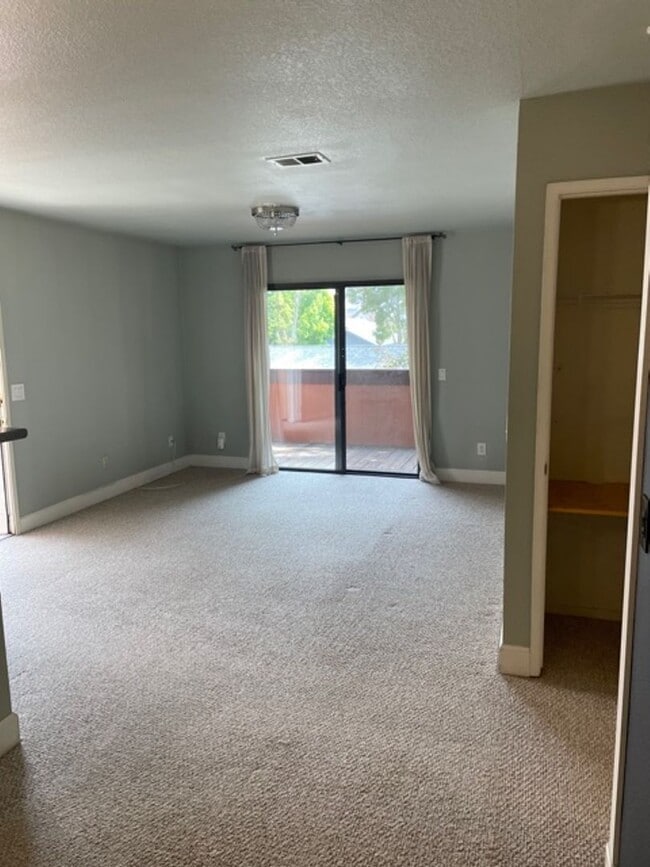 8201 Camino Colegio Unit 1 Off-Campus Housing, Rohnert Park, CA