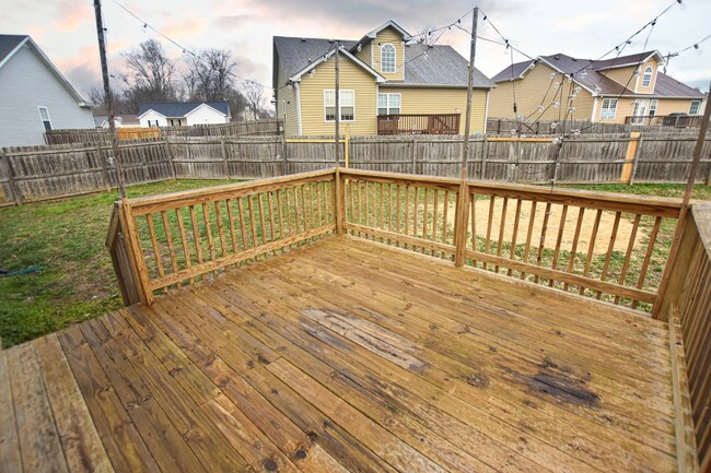 Three Bedroom with Fenced Yard! Rental - House Rental in Clarksville ...