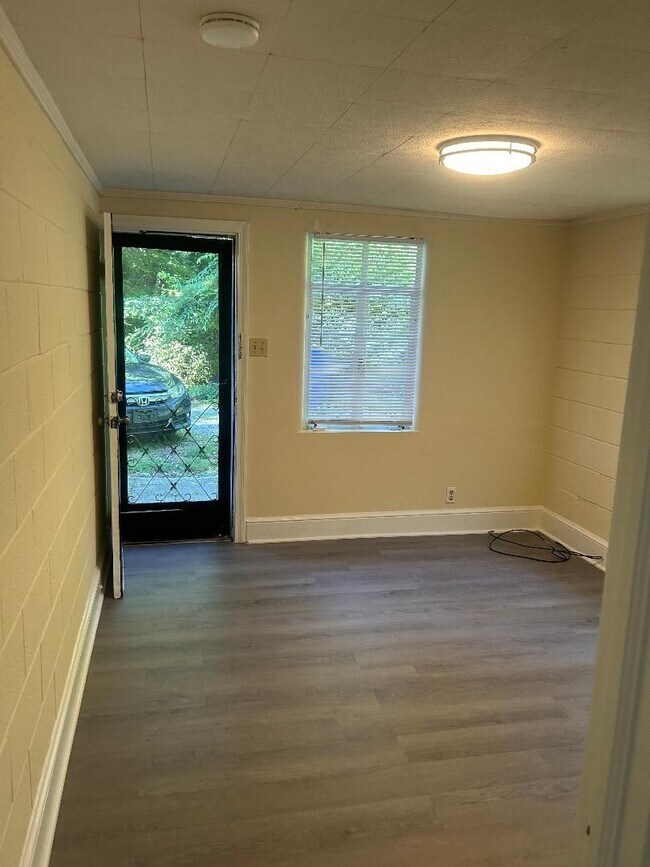 Walk to UNC campus and Merritt's Grill! - House Rental in Chapel Hill ...