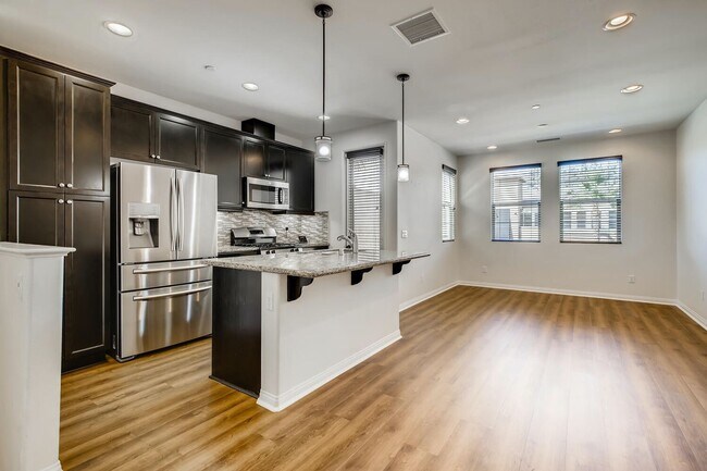 Amazing 2Bd/2Ba Townhouse with 1 car attac... - Condo for Rent in ...