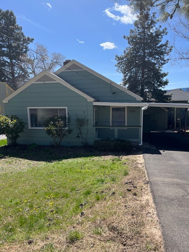 3 Bedroom 2 Bath Home - House Rental in Klamath Falls, OR | ForRent.com