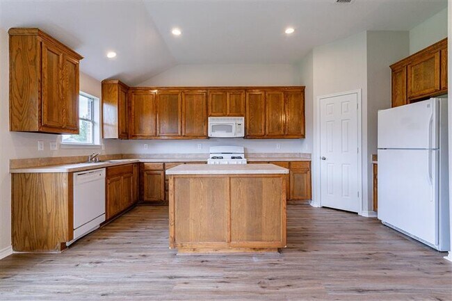 Instant 3 bedroom 2 bath house for rent - House Rental in Saginaw, TX ...