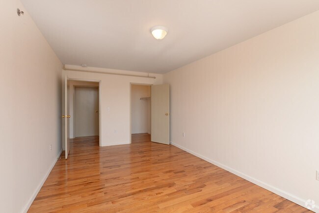 Hofstra University Off-Campus Housing & Apartments | ForRentUniversity