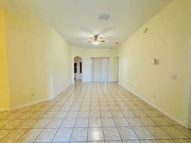 3BD/2BA Gem in Brighton Lakes Community! Rental - House Rental in ...