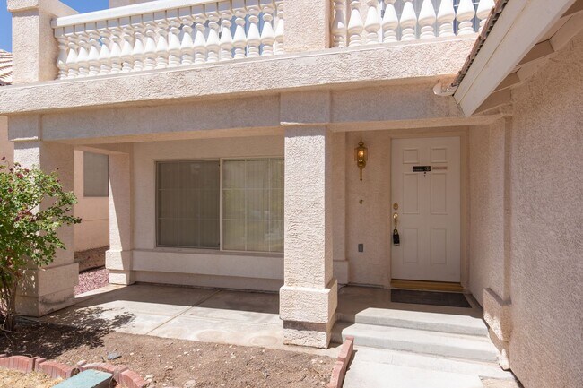 Enormous Silverado Ranch 5 br with pool an... - House Rental in Las ...