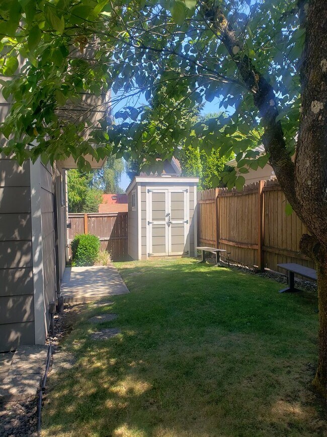 Two Story Modern Home in Heart of SE Portland - House Rental in ...