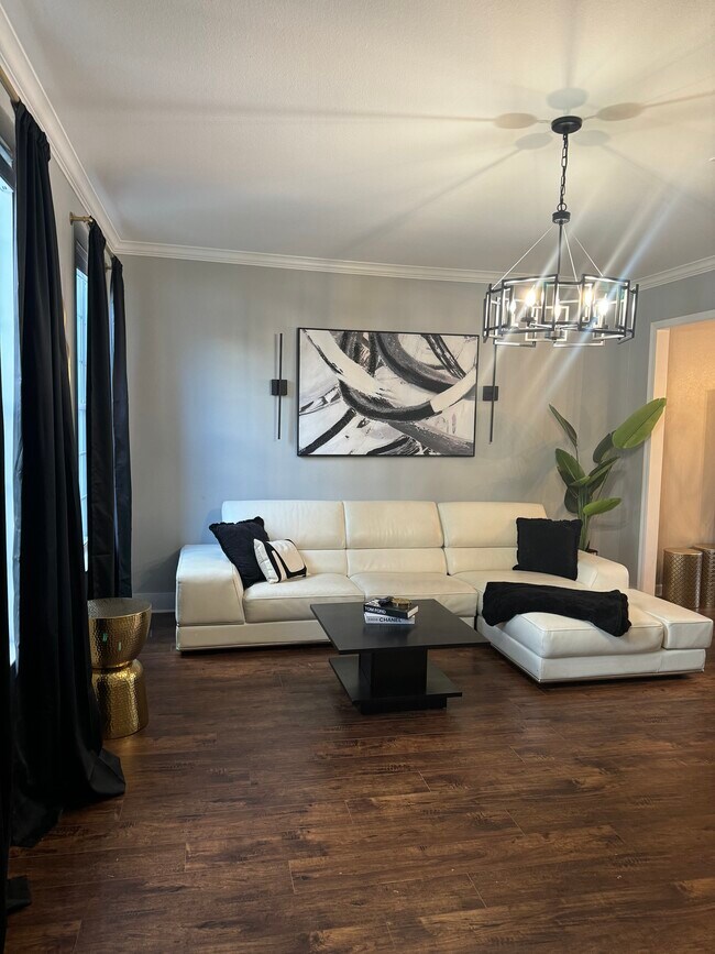 4311 Four Oaks Blvd Townhome Off-Campus Housing, Tallahassee, FL