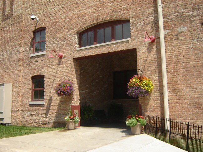 Mitchell Wagon Lofts - Racine, WI | ForRent.com