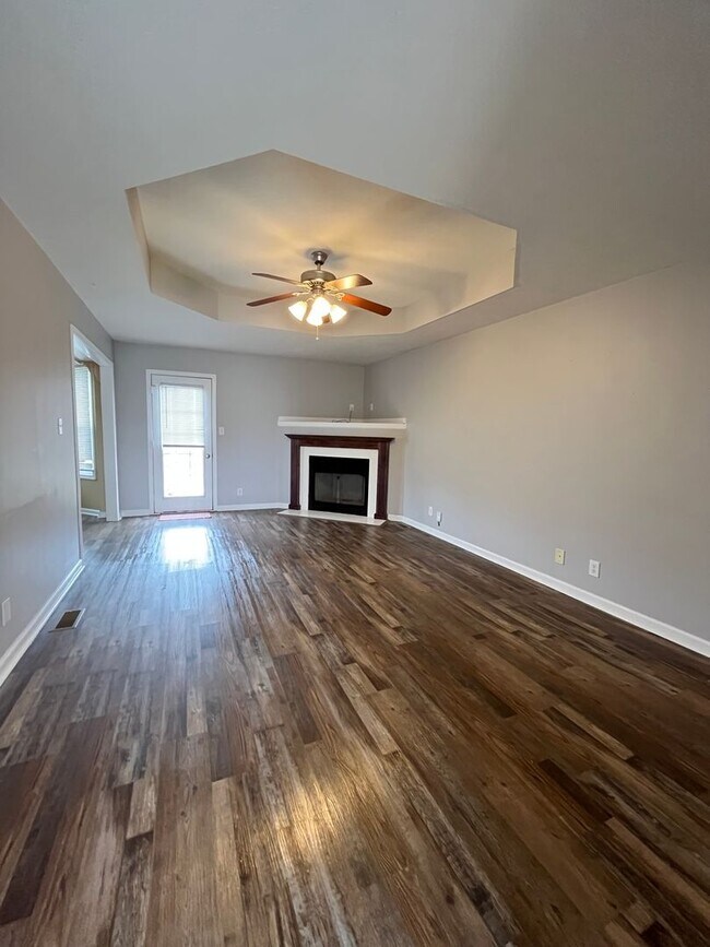Super Cute Ranch Home with Easy Access to I24 - House Rental in ...