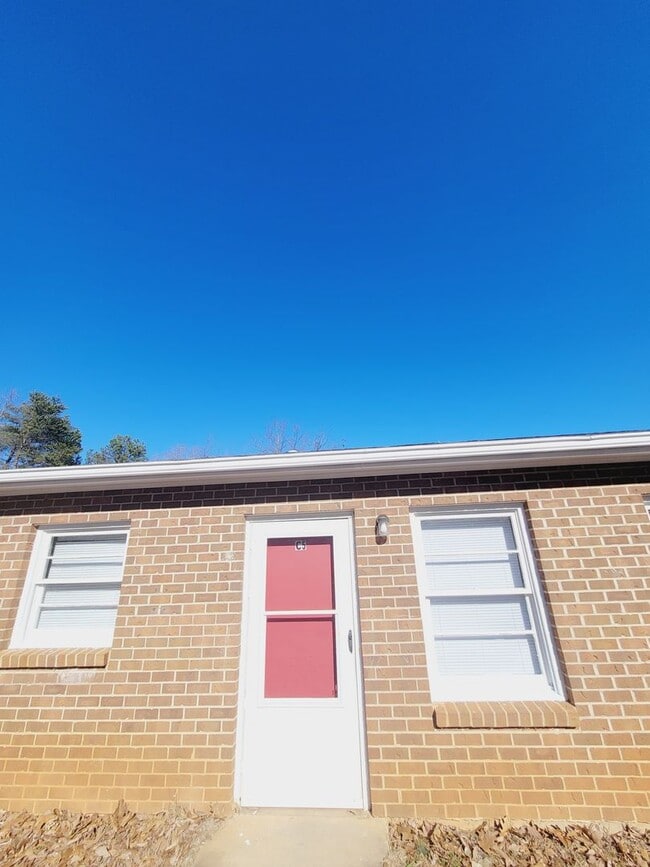 Gretna Apartments Unit C 5 Off-Campus Housing, Gretna, VA