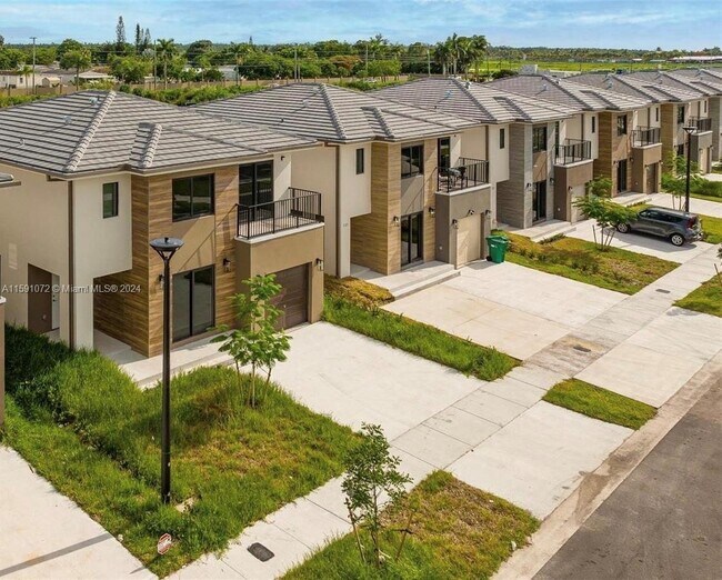 102 Northwest 10th Place, Florida City, FL... House - House Rental in ...