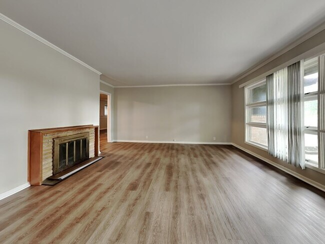 HALF OFF RENT! Ranch Home with Screened Porch - House Rental in ...