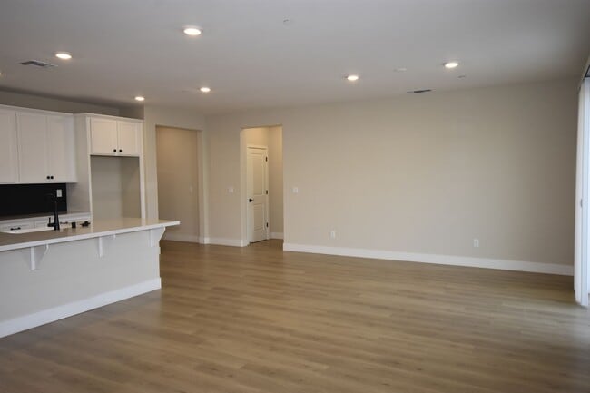 140 Tortosa Ct Off-Campus Housing, Lincoln, CA
