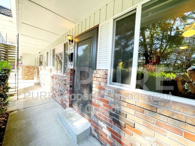 1125 SE 27th Ave - House Rental in Portland, OR | ForRent.com