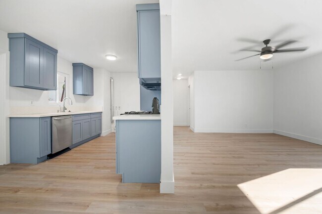 Ronald Dr. Huntington Beach Unit 7893 Ronald Dr. Off-Campus Housing ...