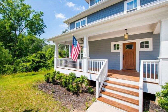 Craftsman Style Home in heart of the Lakew... | University of North ...