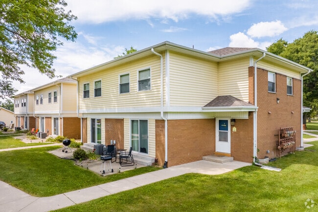 Maple Creek Apartments - Beloit, WI | ForRent.com