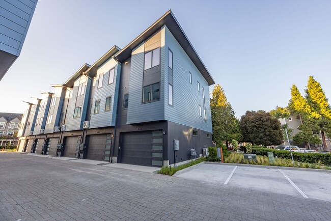 Riverside Townhomes - Waterfront Living in... - Townhome Rental in ...