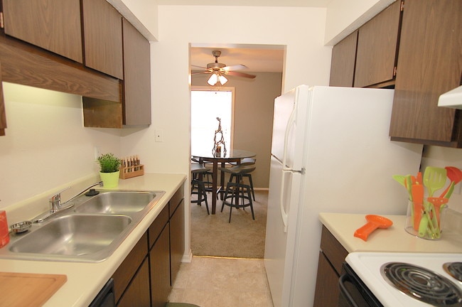 Abney Lake Apartments - Indianapolis, IN | ForRent.com