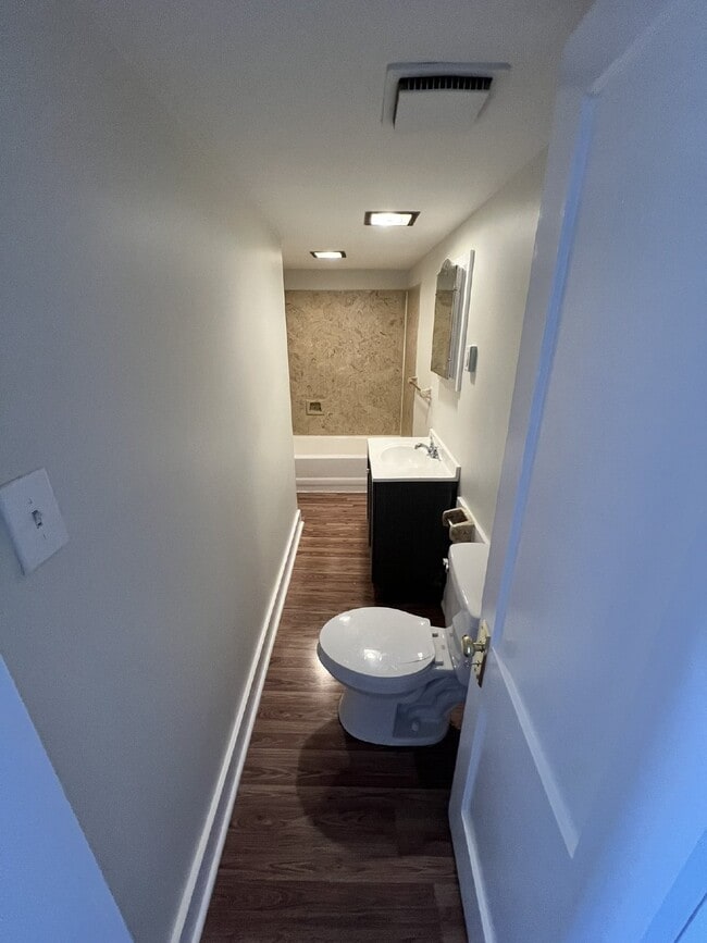 FIRST MONTH FREE RENT for Approved Applica... Unit 1 MK - Louisville ...