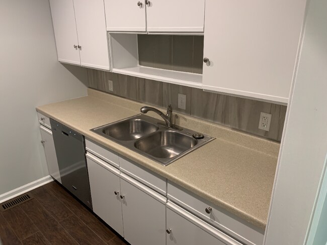 9594 S Lake Ridge Dr Condo Unit 160 - Condo for Rent in Bloomington, IN ...