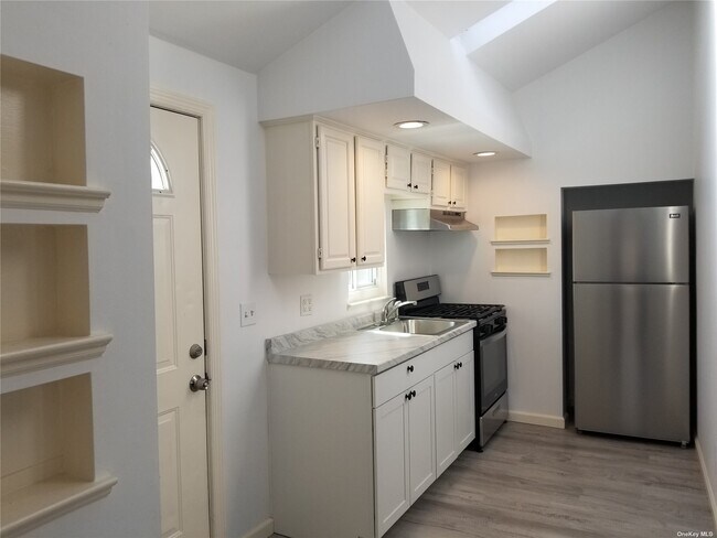 18 Roberts Rd W - House Rental in Shirley, NY | ForRent.com