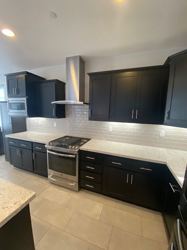 Corner Lot Beautiful Home in Whitney Ranch... - House Rental in Rocklin ...