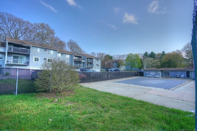 82 Buddington Rd Unit APT 5 - Condo for Rent in Groton, CT | ForRent.com