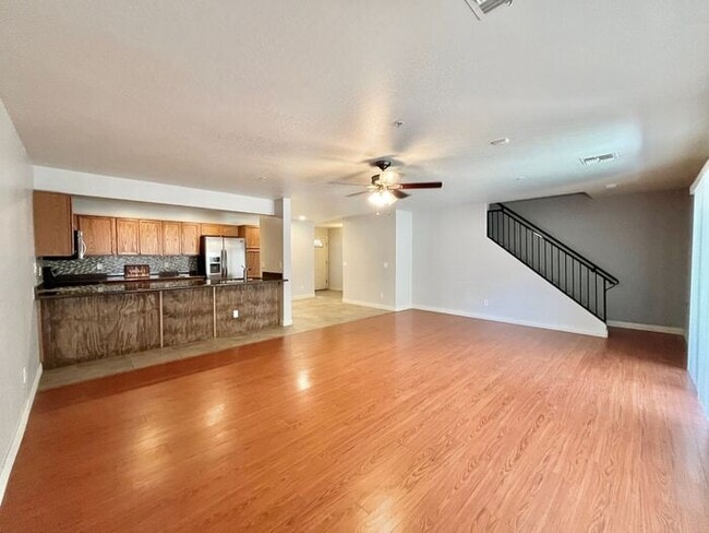 3 Bed 2.5 Bath in Gated Community Off-Campus Housing, Phoenix, AZ