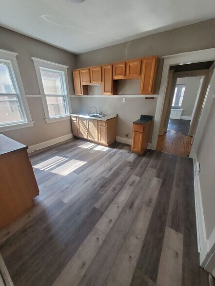 2418-2420-2420 N 40th St Unit 2420 - Upper - Apartment for Rent ...