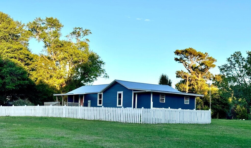 2017 Sloop Point Rd - House for Rent in Hampstead, NC | ForRent.com