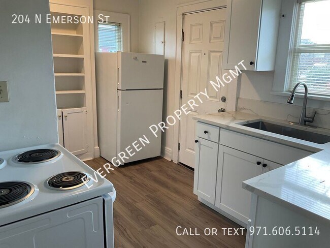 Charming 1BD/1BA Duplex! Convenience and c... Apartment - Portland, OR ...