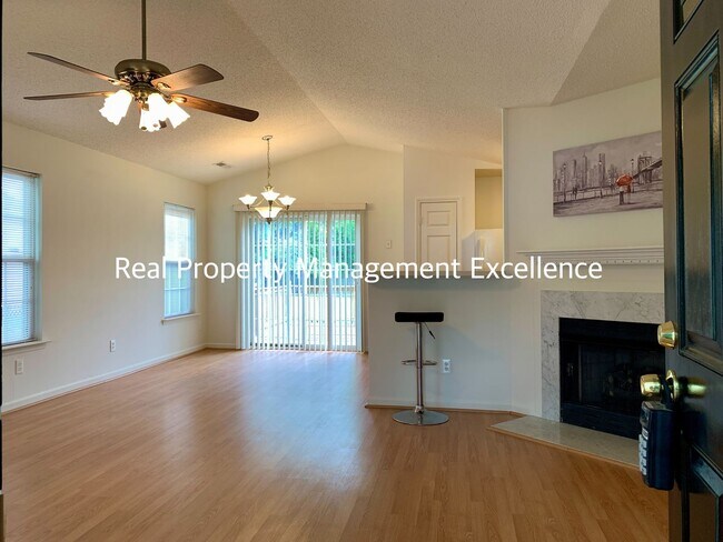 Updated Raleigh Ranch, 3bd/2ba, Large Deck... - House Rental in Raleigh ...