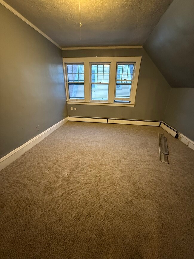 118 Baltimore St Unit 3 Off-Campus Housing, Hartford, CT